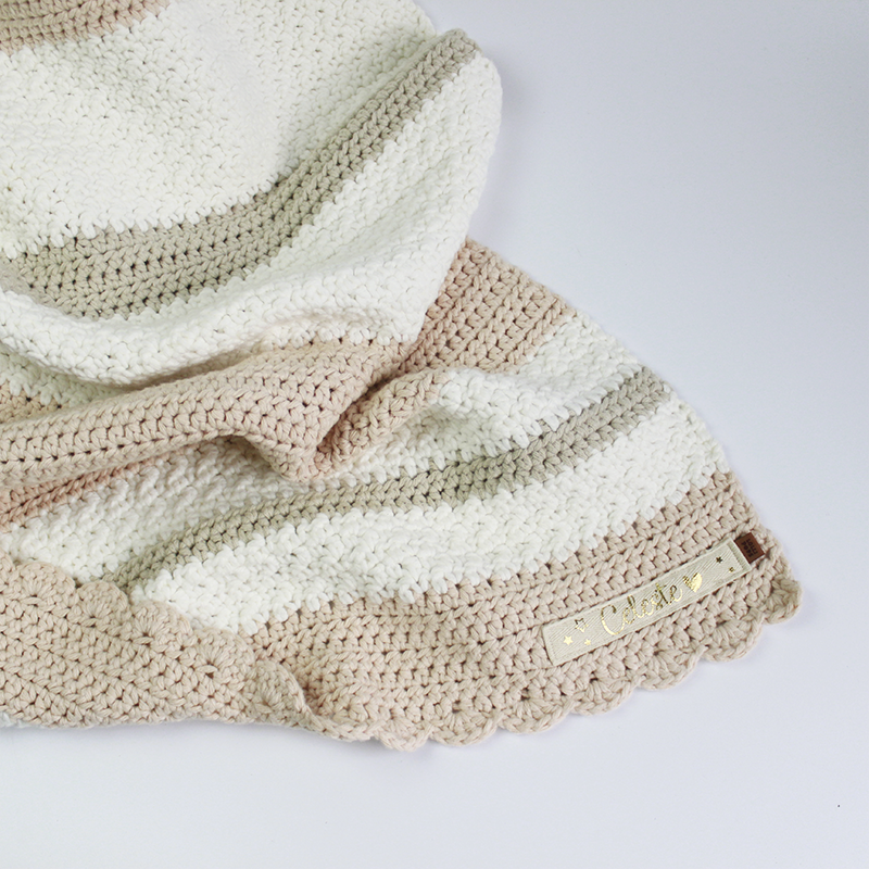 Manta Tejida Dalia Personalizada Palo rosa, Crudo & Beige – Lele Pö!